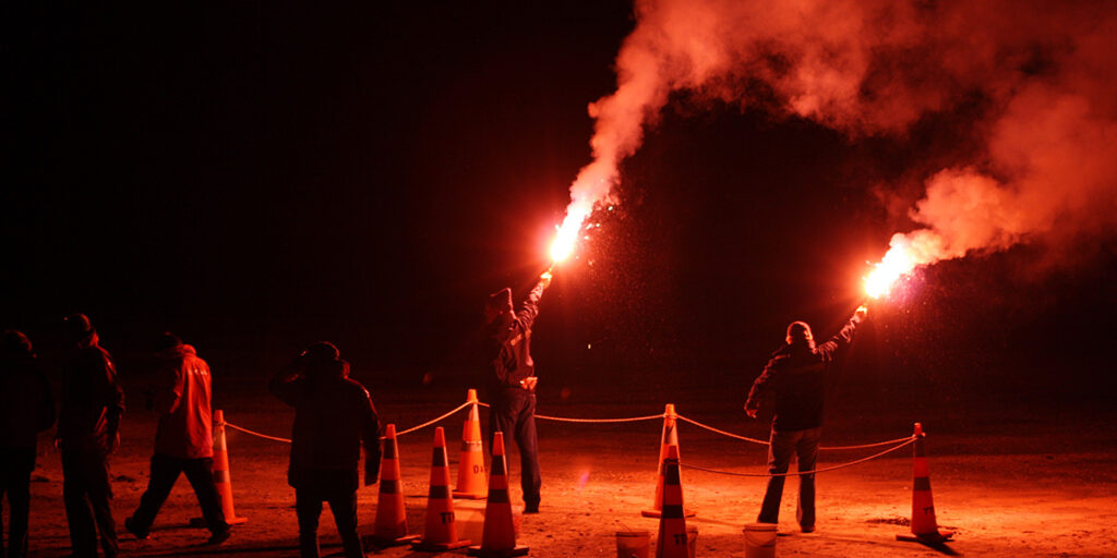 Jak działają flary? Fajerwerki blog, porady | Hurtownia pirotechniczna ...